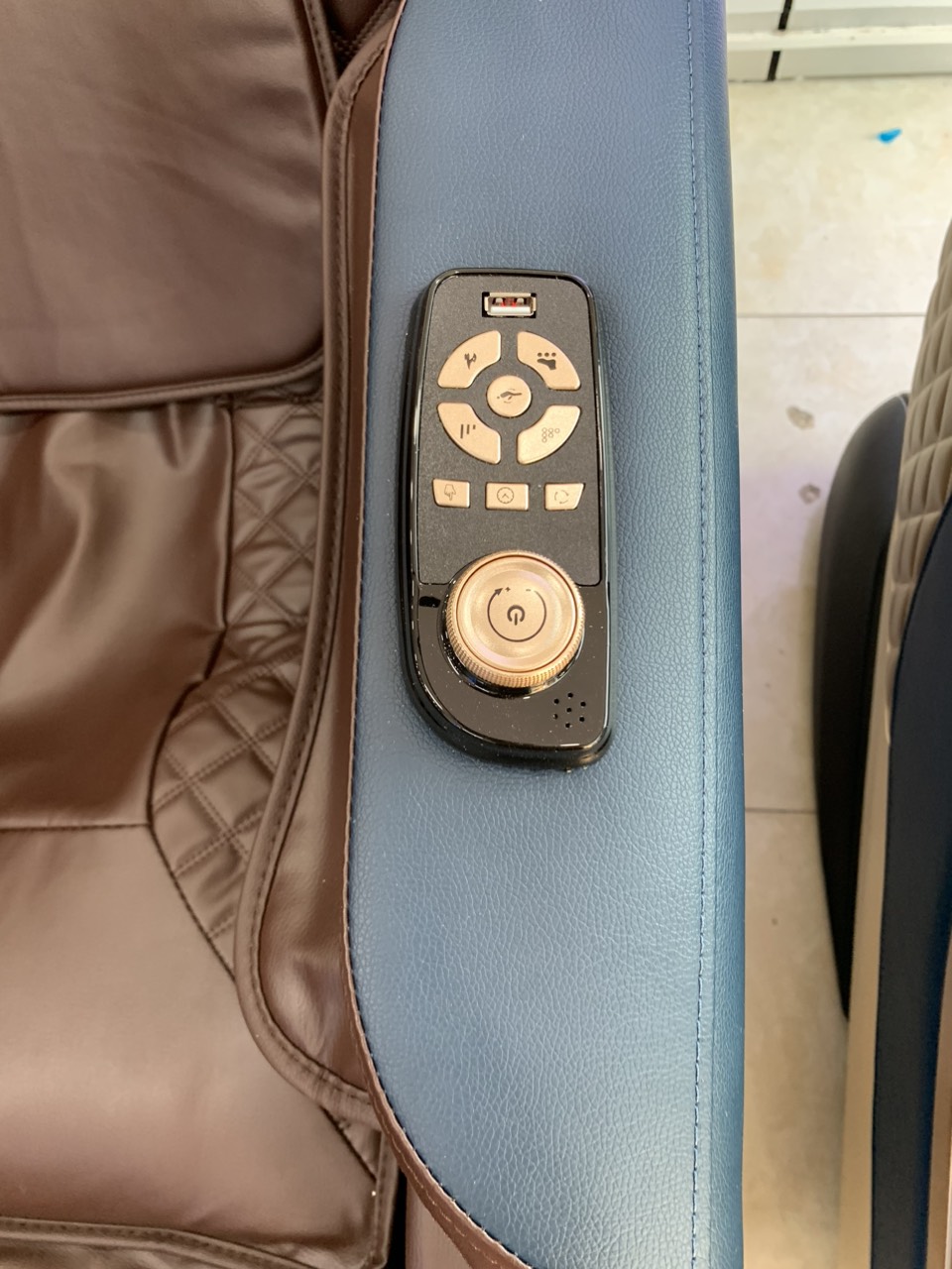 GHẾ MASSAGE AKIRASPORT MAX – D11 – Akira